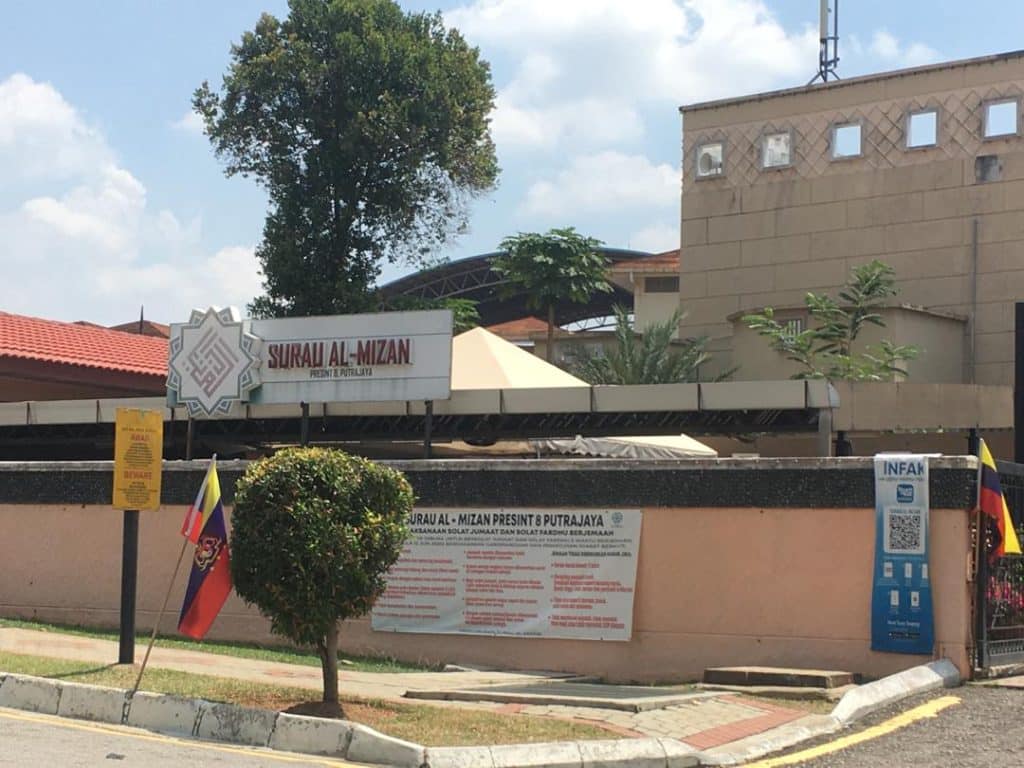 8 Surau di Presint 8 Putrajaya – Sujood